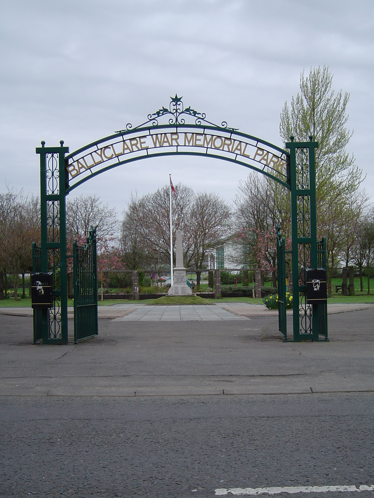 BALLYCLARE Co. Antrim – War Memorials in the north of Ireland