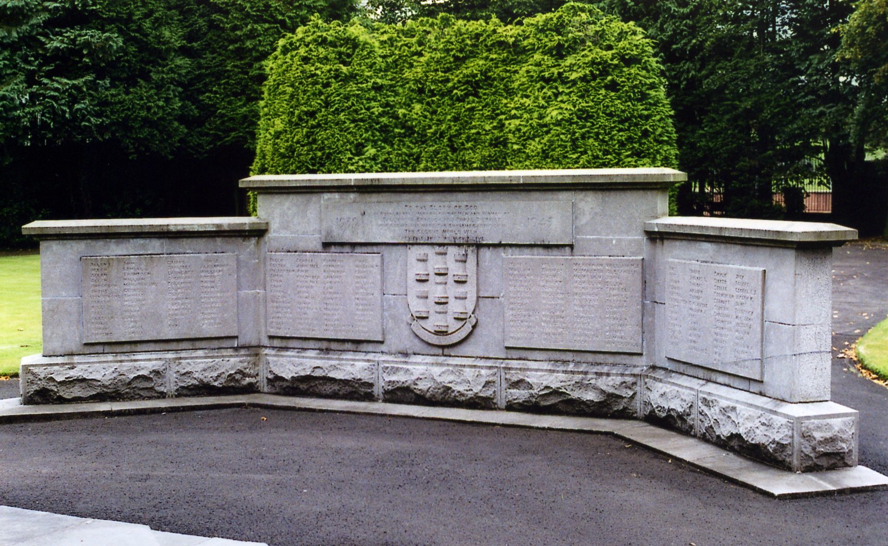 BALLYMENA Co. Antrim – War Memorials in the north of Ireland