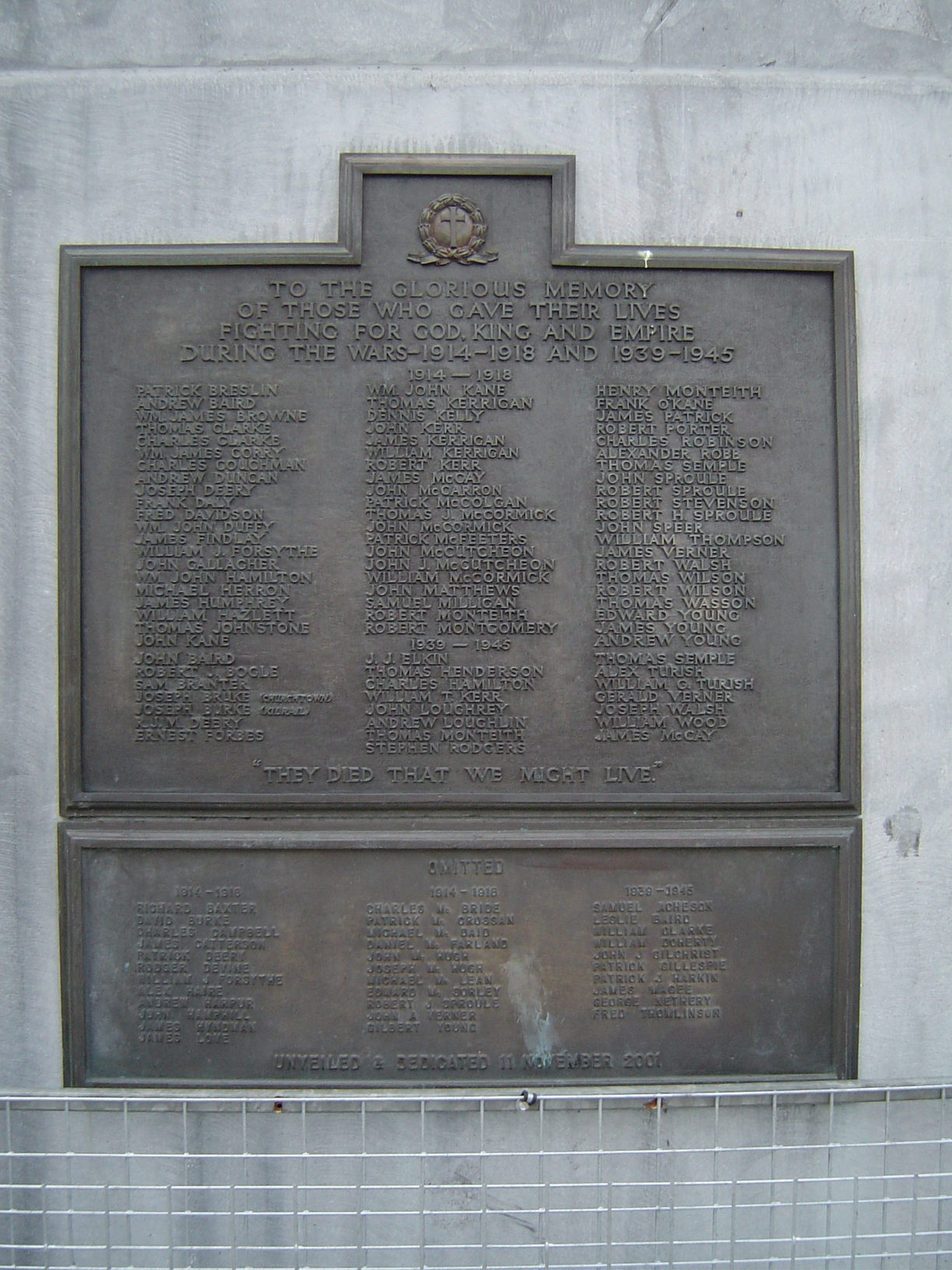 CASTLEDERG, Co. Tyrone. – War Memorials in the north of Ireland